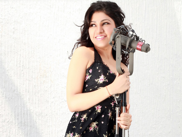 Tulsi Kumar Photos, Images, HD Wallpapers, Tulsi Kumar HD Images ...