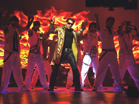 Hello Review 1/5 | Hello Movie Review | Hello 2008 Public Review | Film ...