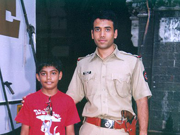 Khakee Review 4/5 | Khakee Movie Review | Khakee 2004 Public Review ...