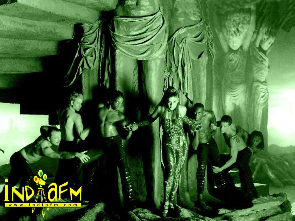 Aks 2001 Wallpapers | Aks 2001 HD Images | Photos raveena-tandon-23 - Bollywood Hungama