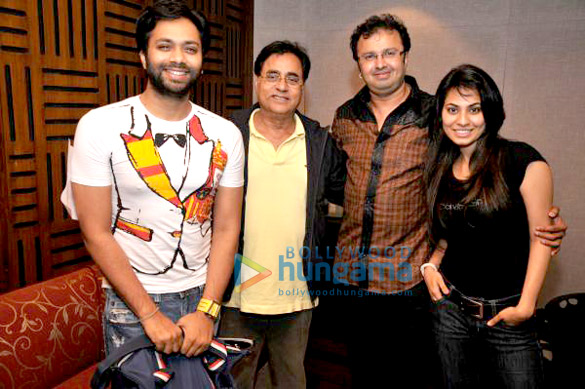 bandook-20 | Bandook 2013 On The Set - Bollywood Hungama