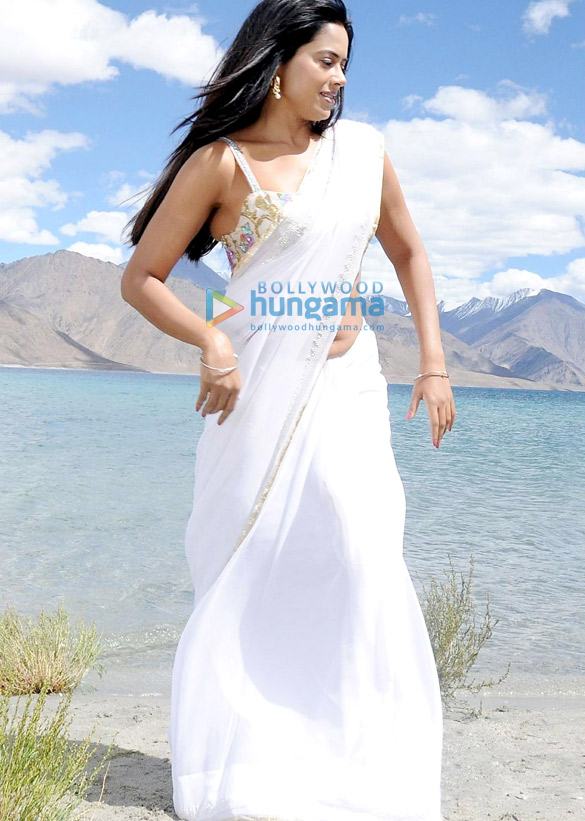 Sameera Reddy In Vedi Songs