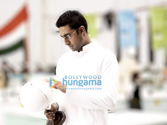 Paa Review 4/5 | Paa Movie Review | Paa 2009 Public Review | Film Review