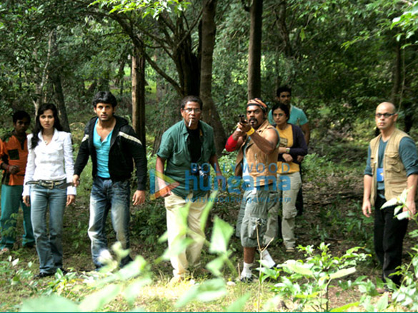 Agyaat Review 3/5 | Agyaat Movie Review | Agyaat 2009 Public Review ...