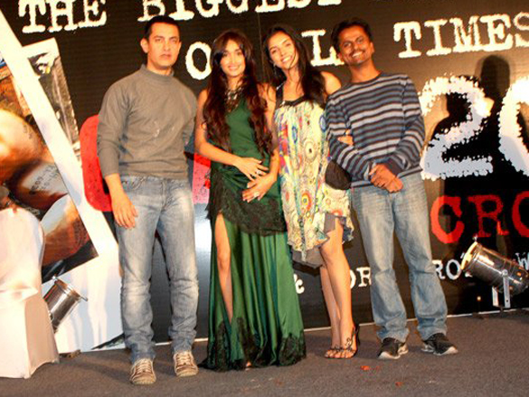 The Cast And Crew Of Ghajini Celebrate The Film’s 200 Crores ...