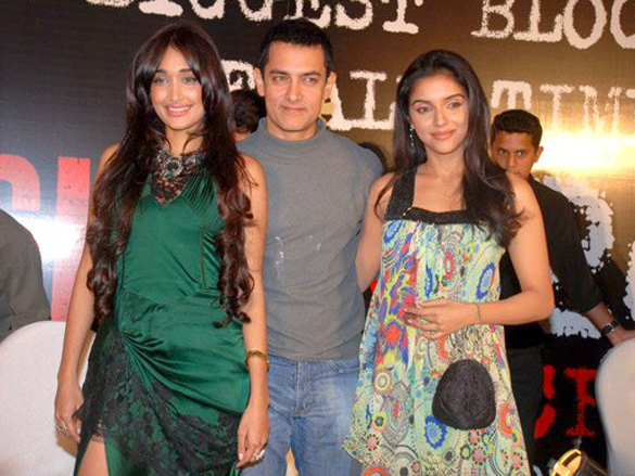 The Cast And Crew Of Ghajini Celebrate The Film’s 200 Crores ...