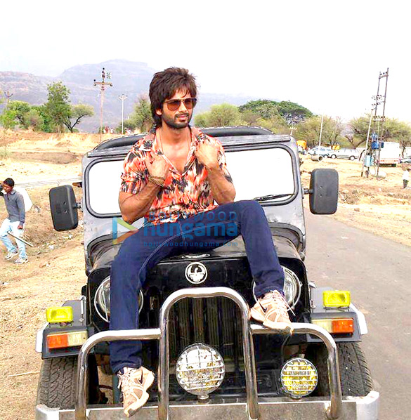 r-rajkumar-30 | R… Rajkumar 2013 On The Set - Bollywood Hungama