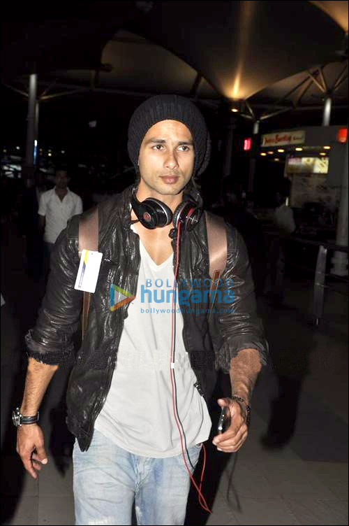 Bollywood hunks in rugged leather jackets - Bollywood Hungama