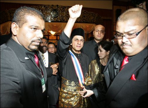 'Datuk' Shahrukh Khan - Bollywood Hungama