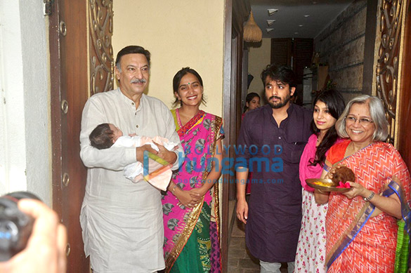 Vivek Oberoi & family snapped bringing home a Ganpati idol | Vivek ...
