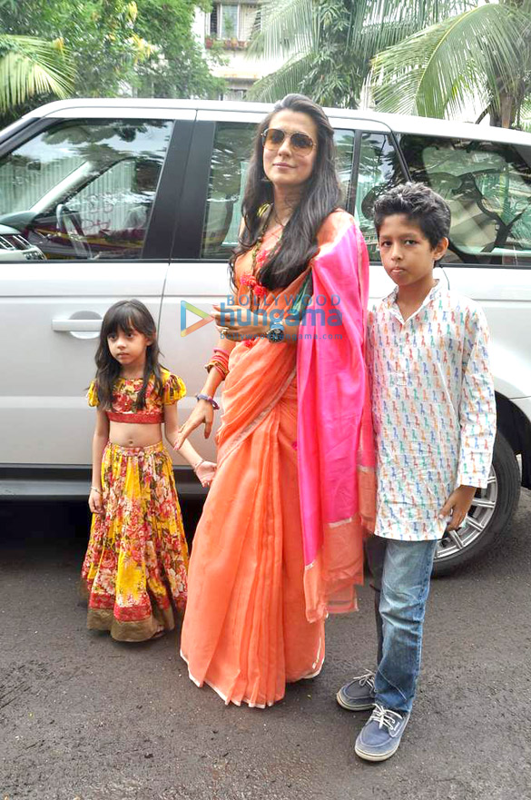 Salman Khan celebrates Ganesh Chaturthi with family | Sanya Khan, Mini ...