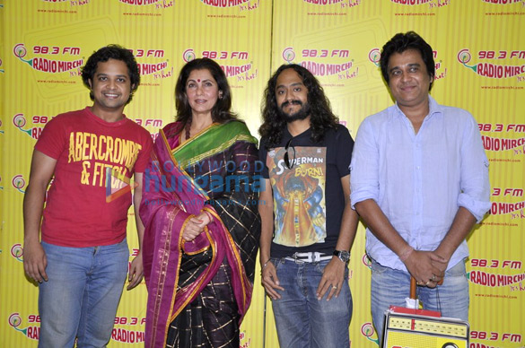 Dimple Kapadia promotes ‘What The Fish’ at Radio Mirchi 98.3 FM studio ...