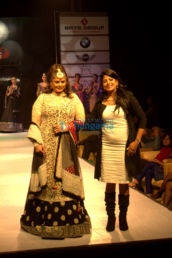 Preeti Singhal showcases her Indian Couture at Runway Rising | Images ...