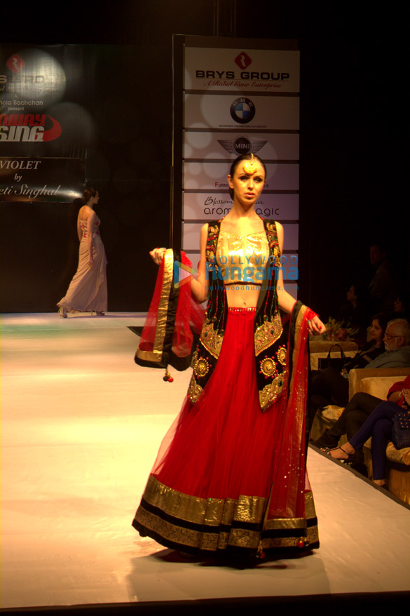 Preeti Singhal showcases her Indian Couture at Runway Rising | Images ...