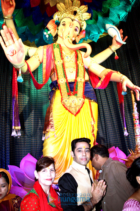 Celebs visit the Ganesh Galli Ganpati in Parel | Sandeep Batraa Images ...