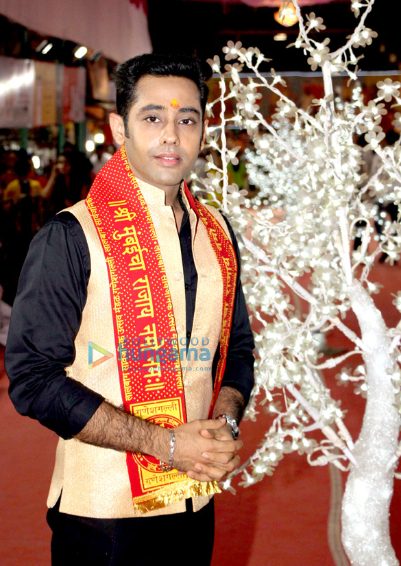 Celebs visit the Ganesh Galli Ganpati in Parel | Sandeep Batraa Images ...