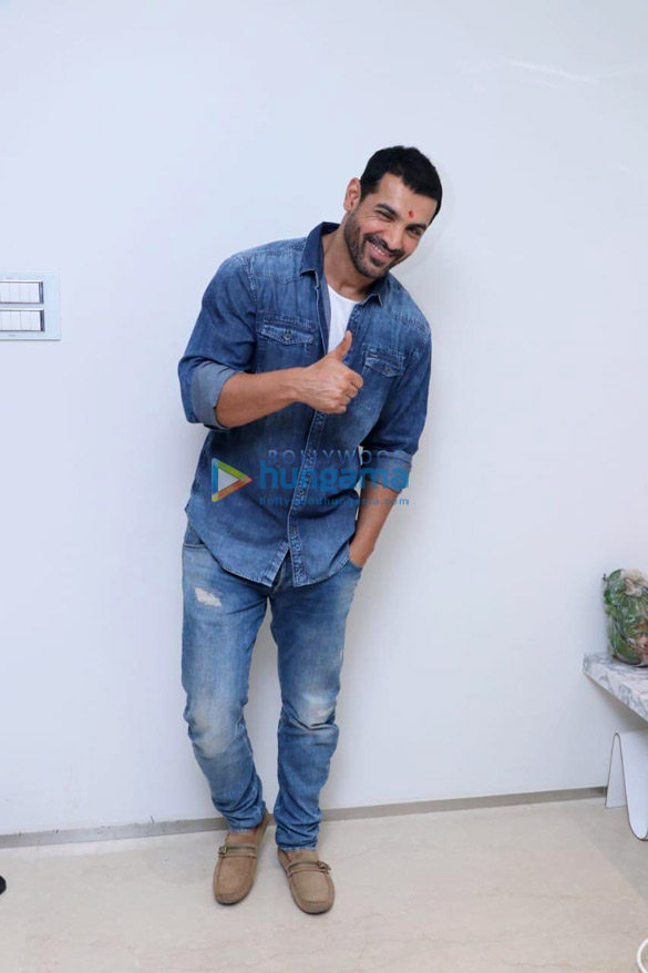 romeo-akbar-walter-007-2 | Romeo Akbar Walter 2019 On The Set ...