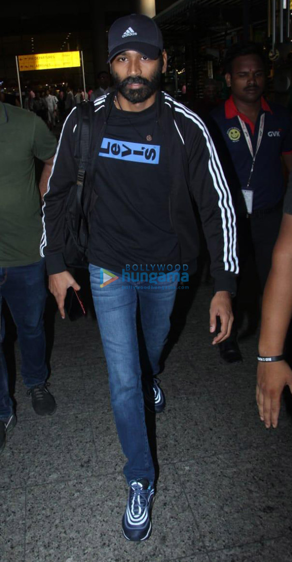 Photos Hrithik Roshan, Dhanush and others snapped at the airport (6 ... Photos Hrithik Roshan, Dhanush and others snapped at the airport (6 ...