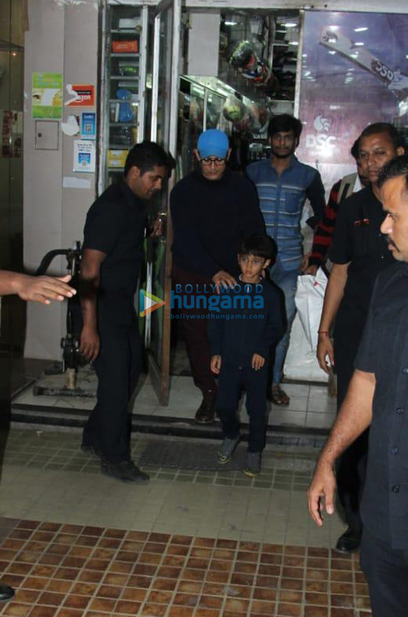 Photos Aamir Khan snapped with his son Azad Rao Khan in Bandra (1 ...