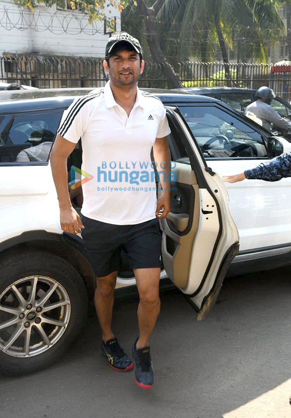 Photos: Sushant Singh Rajput and Rhea Chakraborty spotted at the gym ... Photos: Sushant Singh Rajput and Rhea Chakraborty spotted at the gym ...