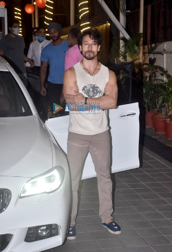 Photos Tiger shroff and Krishna Shroff snapped at gym in Juhu (1 ...