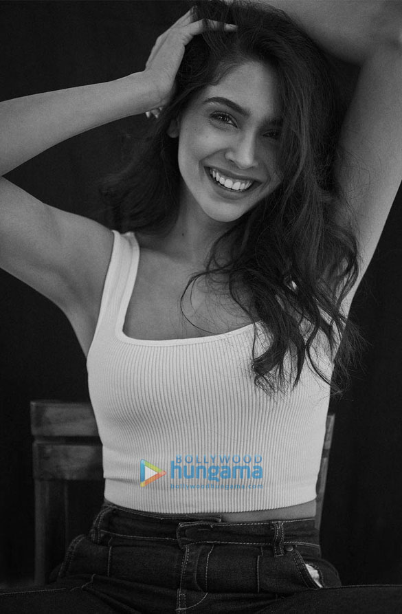 Sharvari Wagh Photos, Images, HD Wallpapers, Sharvari Wagh HD Images ...