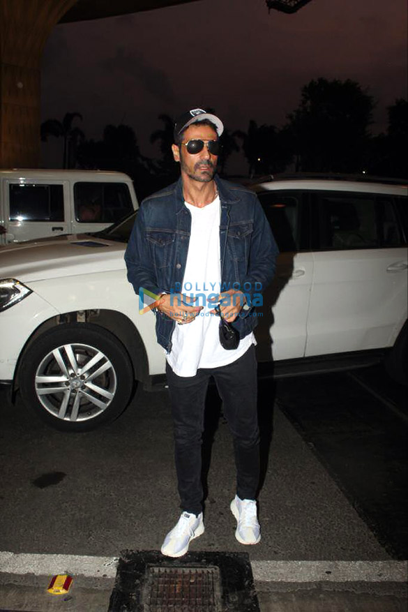 Photos Kartik Aaryan, Kiara Advani and Arjun Rampal snapped at the airport (5) | Arjun Rampal ...