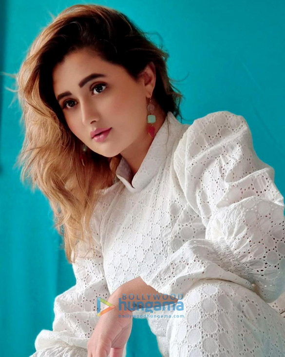 Rashami Desai Photos, Images, HD Wallpapers, Rashami Desai HD Images ...